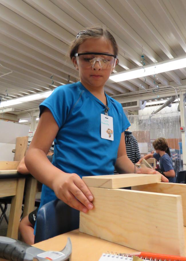 Des Moines students join maker camp, push the limits of the typical ...